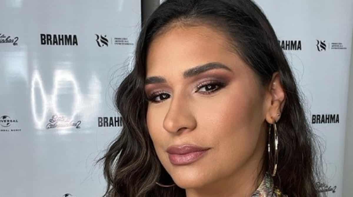 Simone mostra sua bebê e desabafa após show sem Simaria Simone mostra sua bebê e desabafa após show sem Simaria