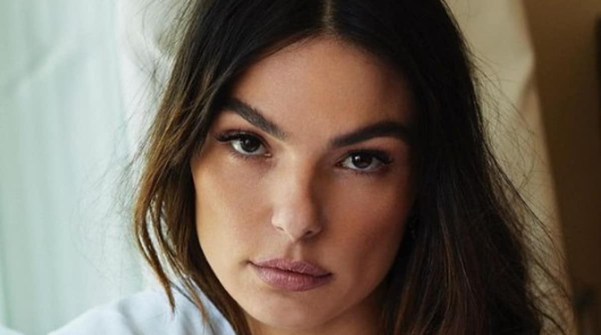 Ísis Valverde posa com filho na sua mansão nos EUA: "tão lindos"