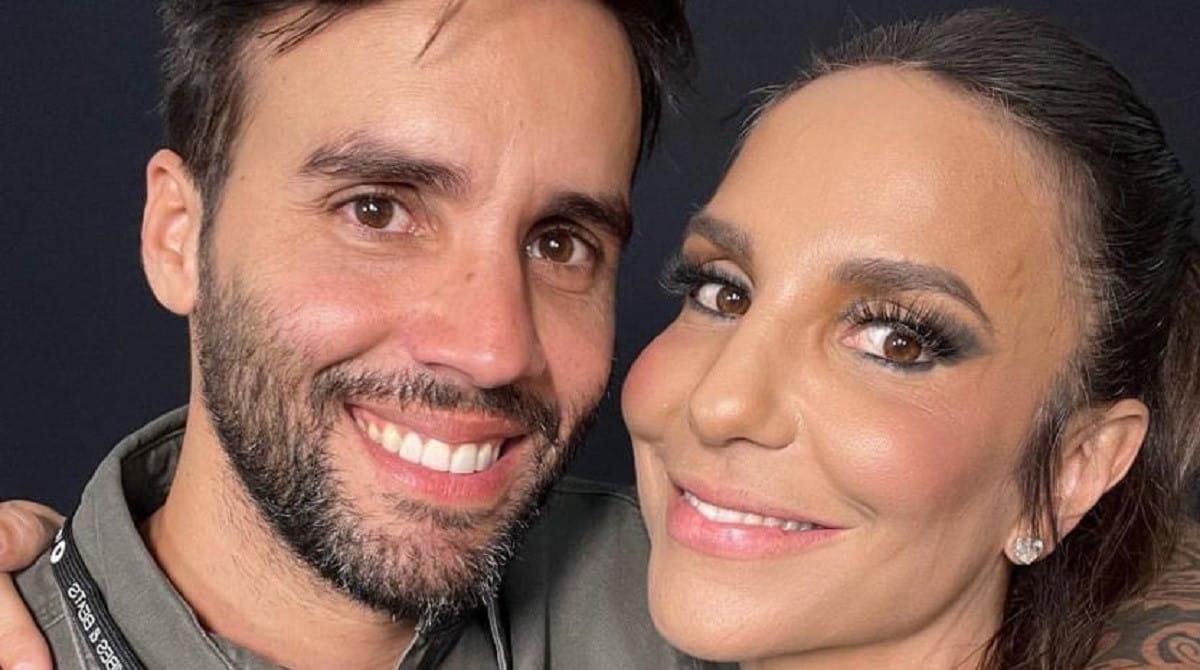 Daniel Cady mostra Ivete com filha gêmea nos bastidores do show