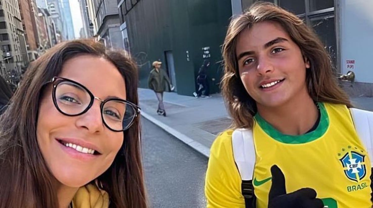 Marcelo Sangalo, filho de Ivete, surge carregando o pai: 'tá enorme'