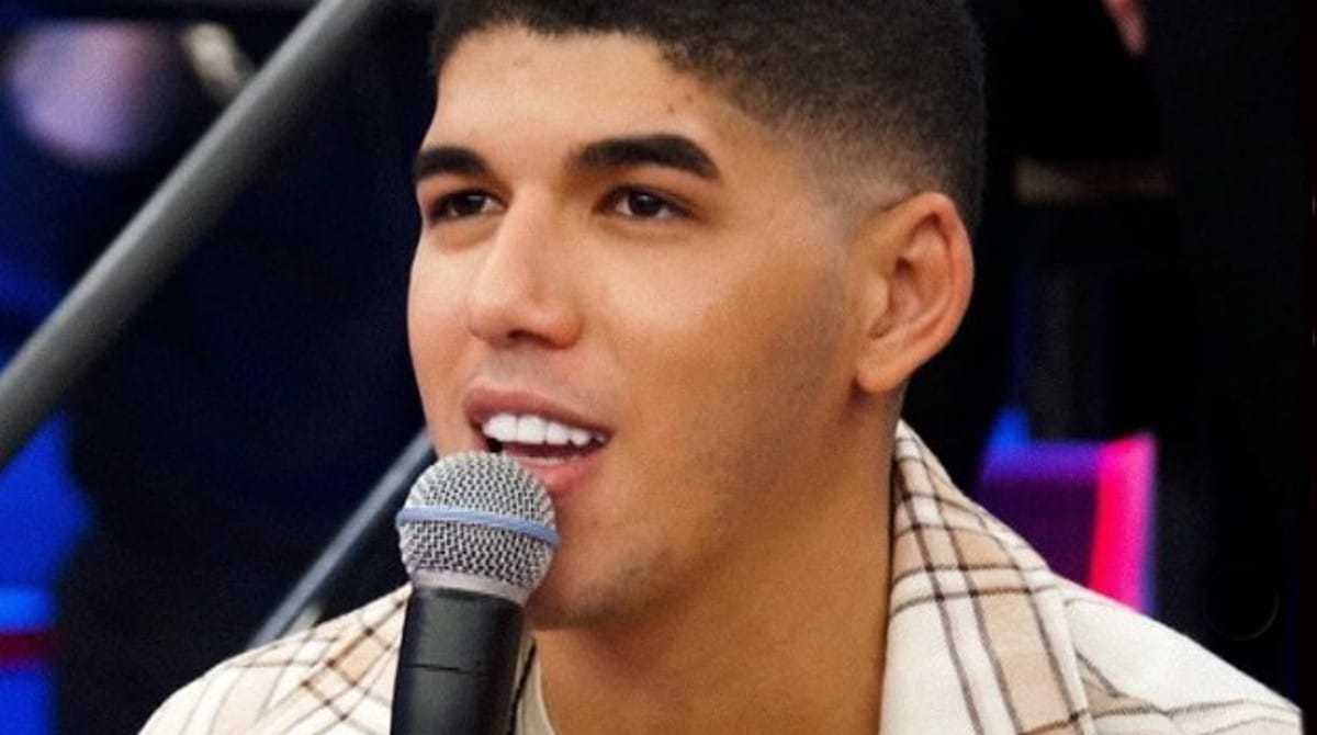 Zé Vaqueiro reaparece após filho especial nascer e revela escolha