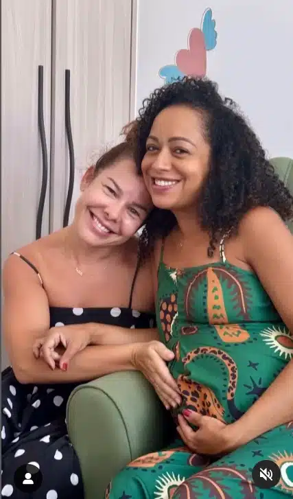Fernanda Souza posa com grávida, reflete e Thiaguinho reage