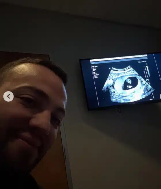 Lucas Rangel diz que será pai e posa com barriga de aluguel