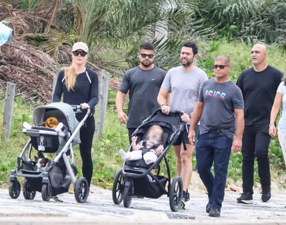 Fiorella Mattheis surge com o marido herdeiro e os 2 filhos