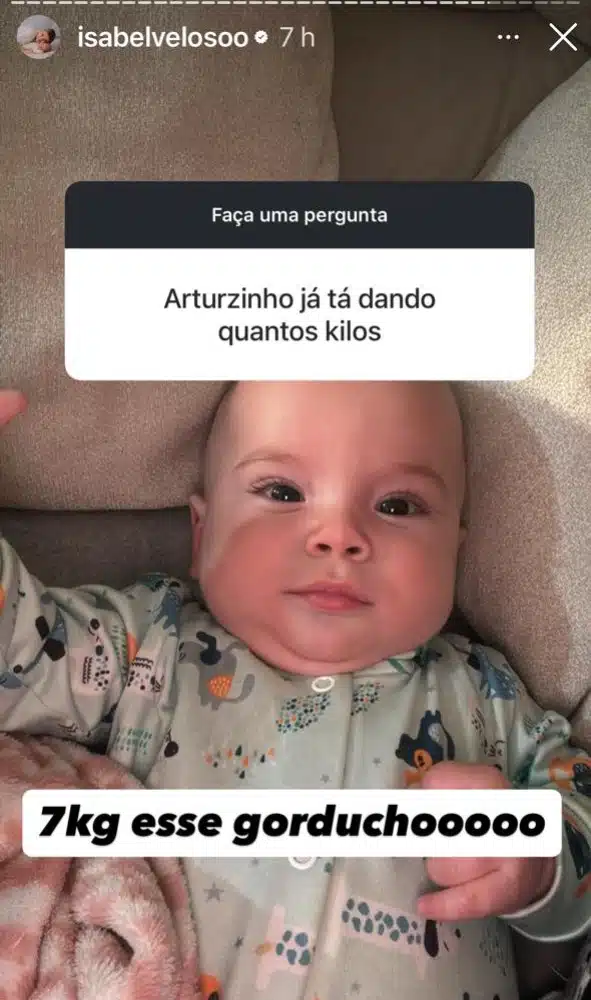 Isabel Veloso mostra bebê e revela que vai perder os cabelos