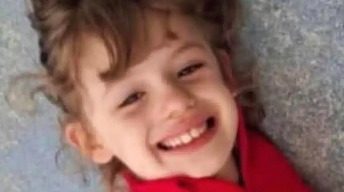 Pais dão último adeus a filha que caiu do cânion e desabafam