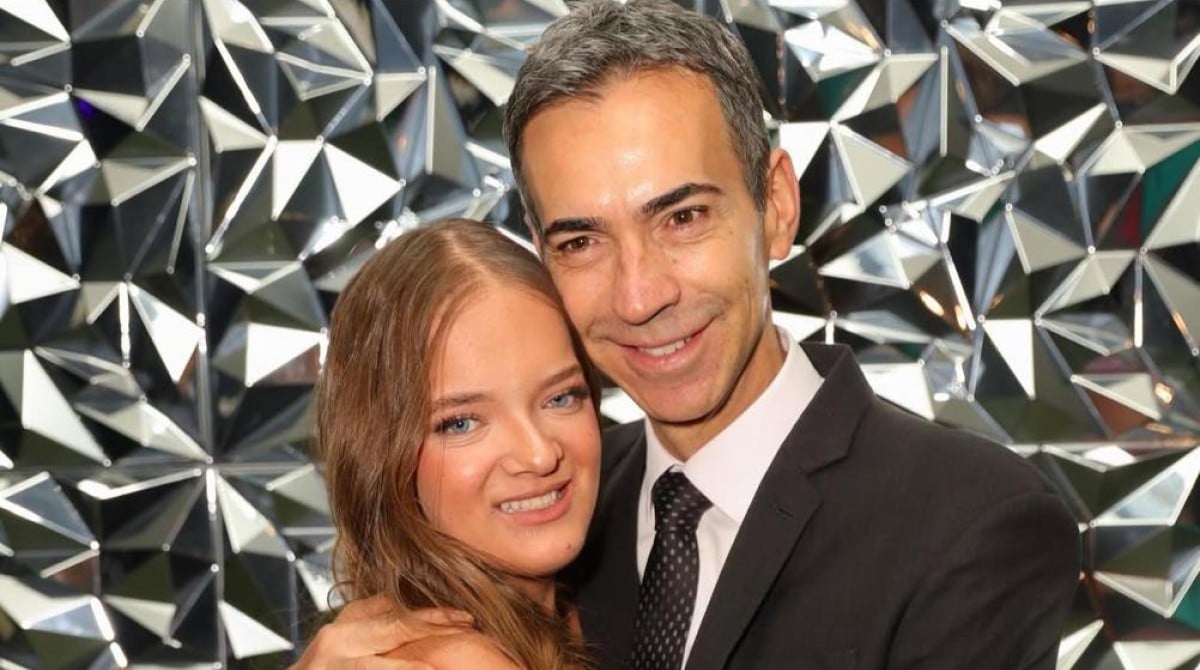Rafaella Justus surge com César Tralli e leva "bronca" dele
