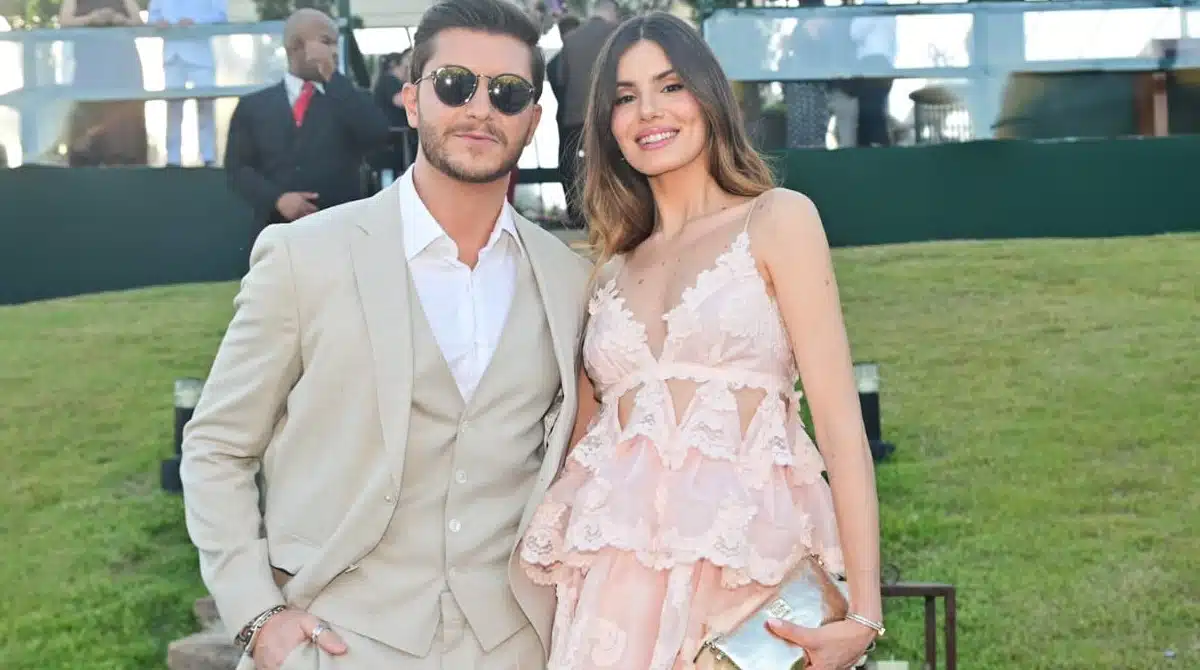 Camila Queiroz faz chá revelação e diz se é menino ou menina