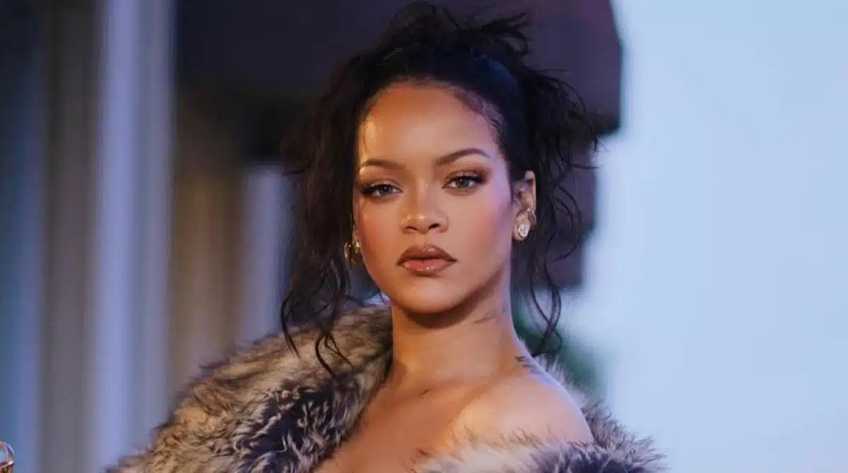 Rihanna anuncia o nascimento do 3º bebê e exibe o rostinho