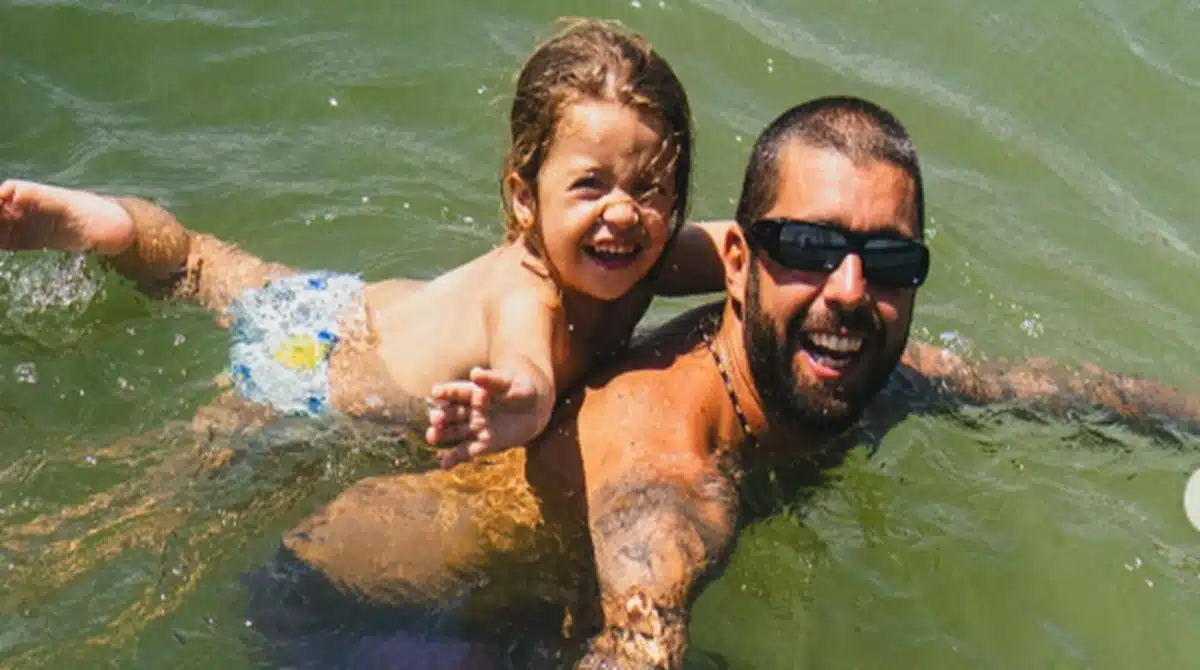 Pedro Scooby mostra sua caçula surfando e encanta