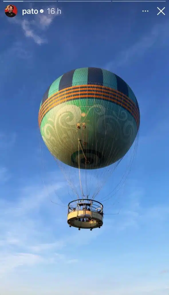 Rebeca Abravanel e Pato posam em voo de balão com o bebê