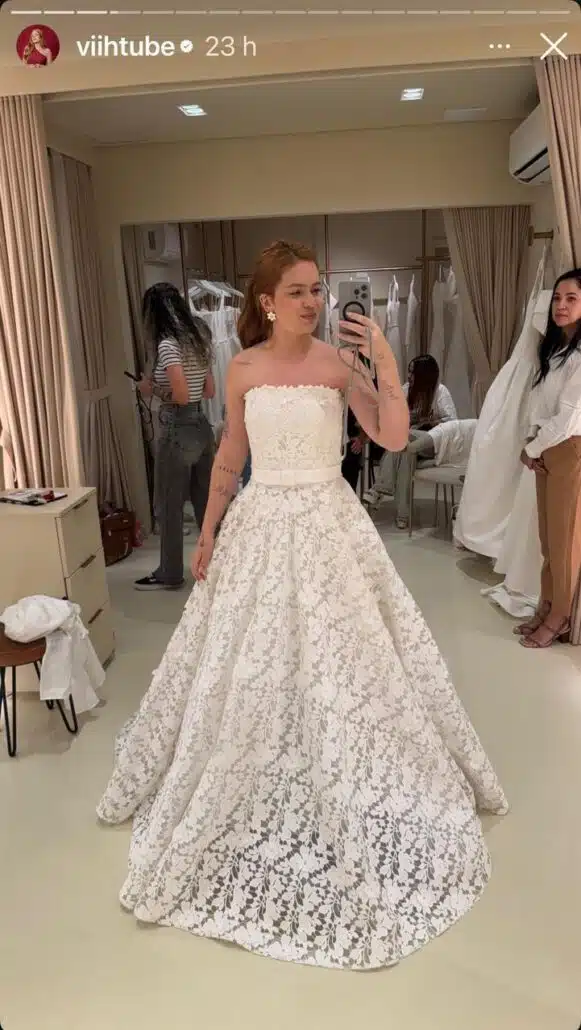 Viih Tube posa com filha no ateliê e revela vestido de noiva