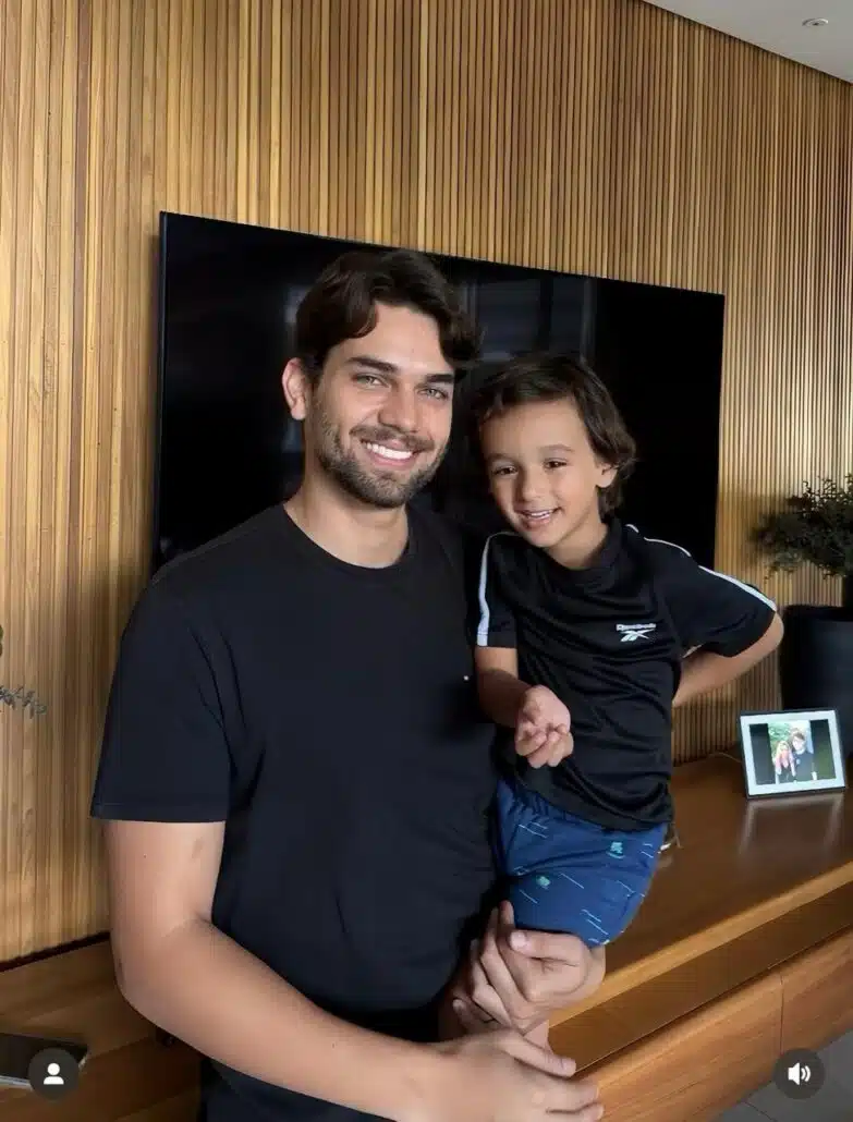 Viúva de Leandro celebra 3 anos do caçula e mostra os filhos