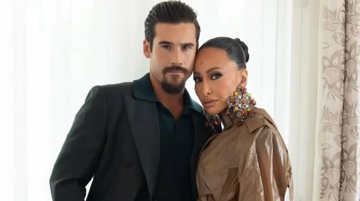 Sabrina Sato mostra filha e fala de diferenças com o marido