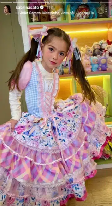 Sabrina Sato mostra filha vestida de caipirinha: "linda"